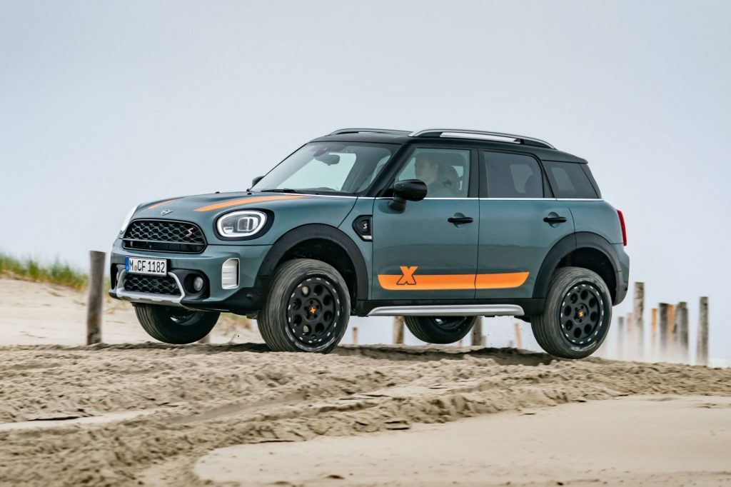 MINI Countryman Powered By X-Raid Rides Higher, Goes Farther | Carscoops