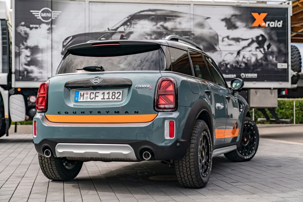 MINI Countryman Powered By X-Raid Rides Higher, Goes Farther | Carscoops