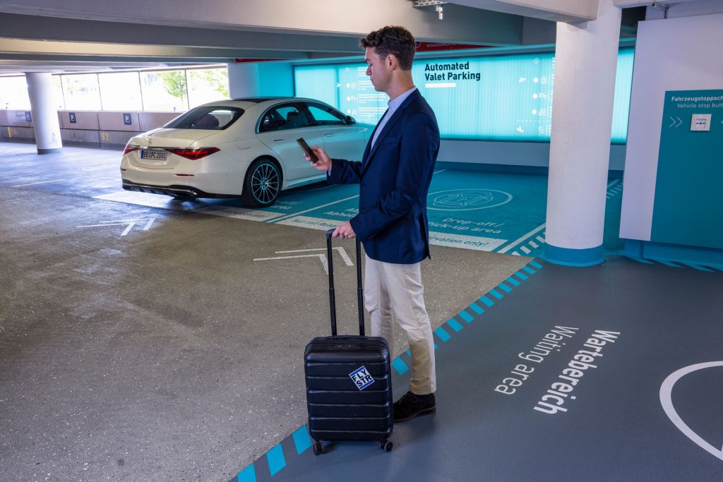 Mercedes And Bosch To Trial Autonomous Valet Parking At Stuttgart ...