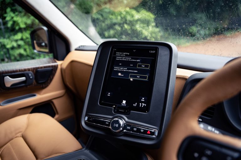 Sutton VIP Class LEVC TX Is The Most Luxurious London Taxi, Costs $155k ...