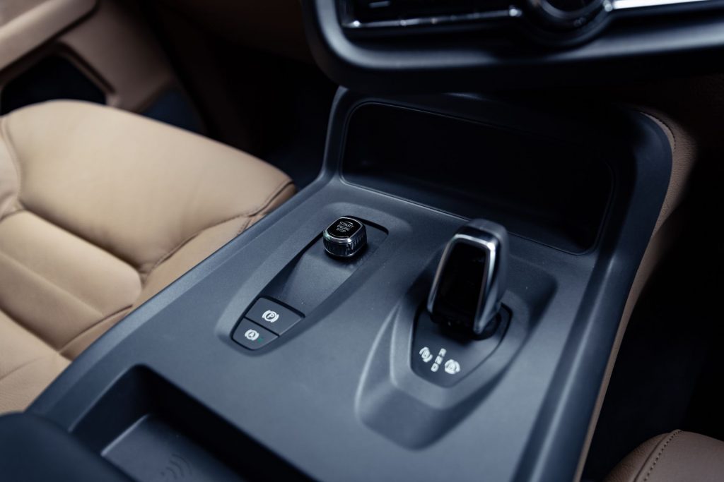 Sutton VIP Class LEVC TX Is The Most Luxurious London Taxi, Costs $155k ...