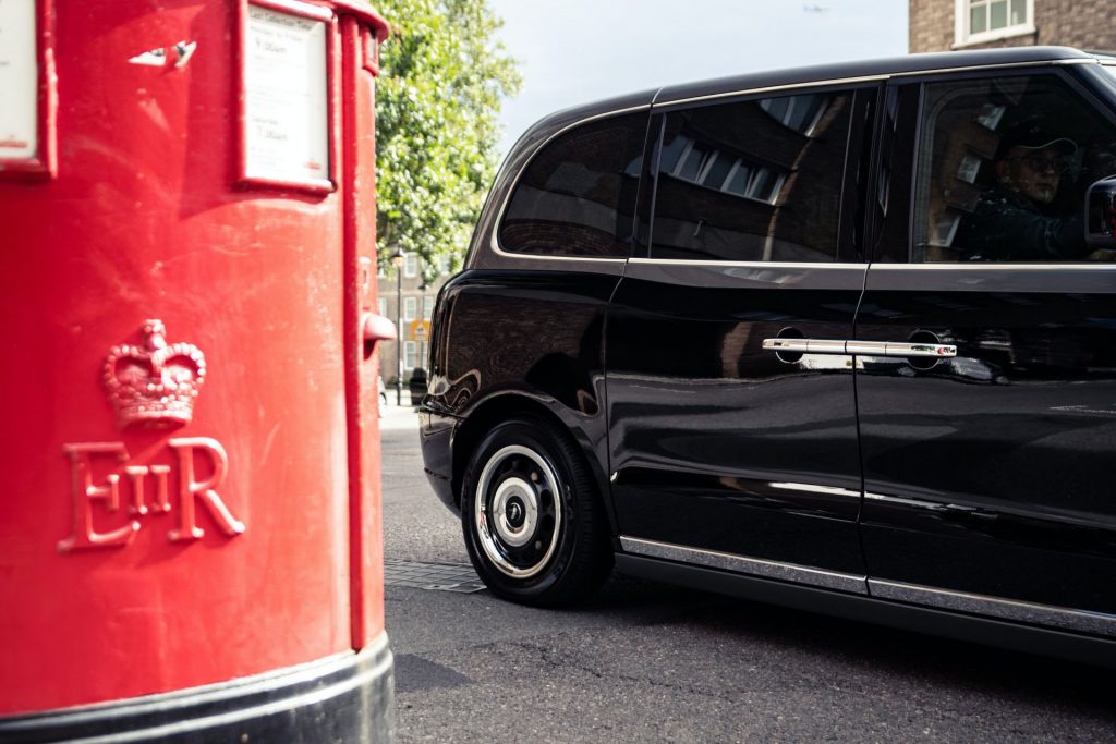 Sutton VIP Class LEVC TX Is The Most Luxurious London Taxi, Costs $155k ...