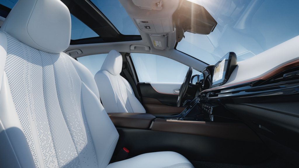 2021 Toyota Mirai FCV Revealed, Features Rear-Wheel Drive And 180 HP ...