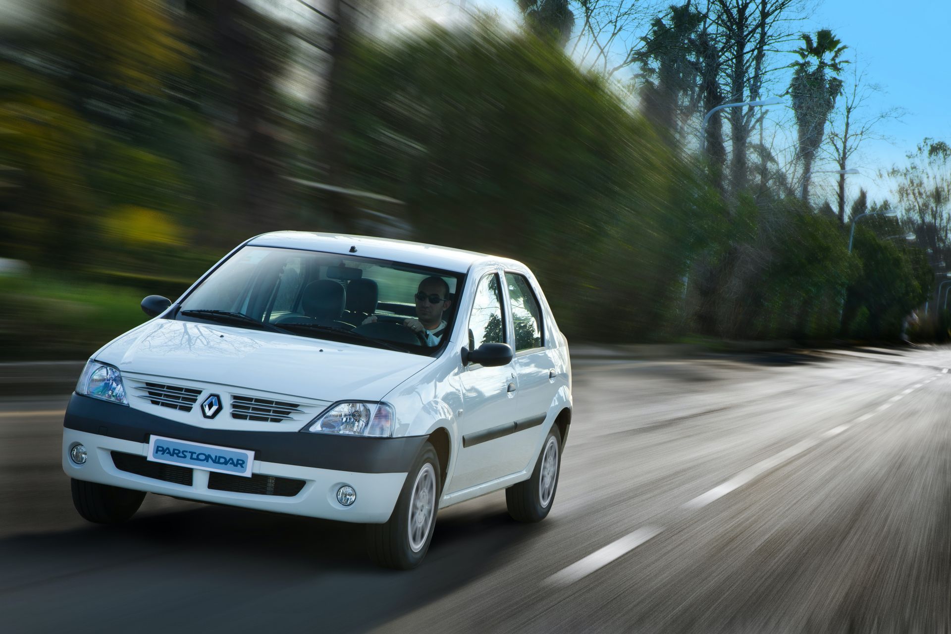 Iraniana Saipa anuncia intenção de produzir primeira geração do Logan ...