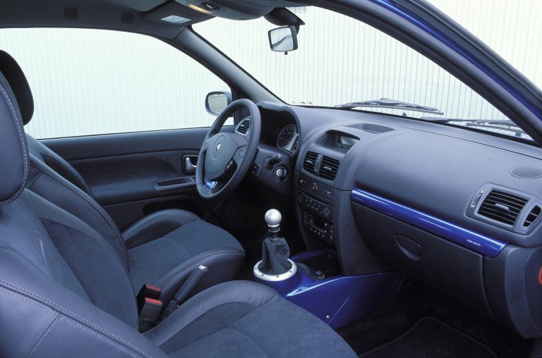 Renault Clio V6: The Mid-Engined, Rear-Wheel Drive Super Hatch Turns 20 ...