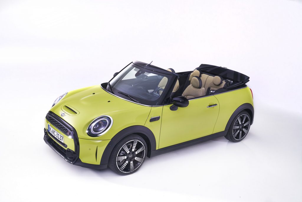 MINI Gives 2022 Hatches And Convertible A Maxi Update | Carscoops