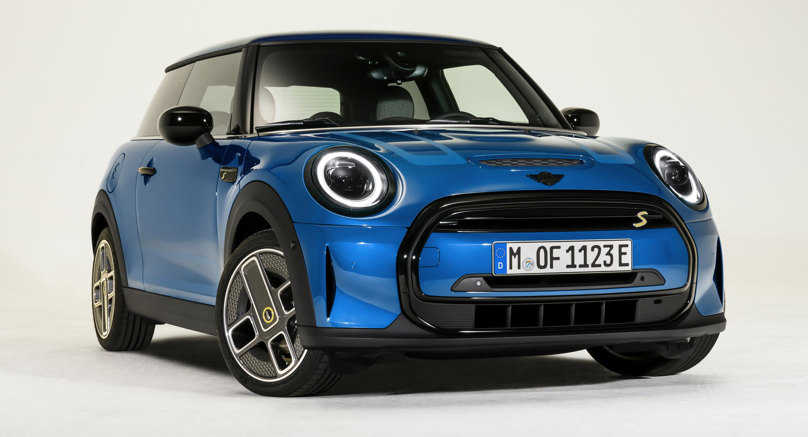MINI Gives 2022 Hatches And Convertible A Maxi Update | Carscoops