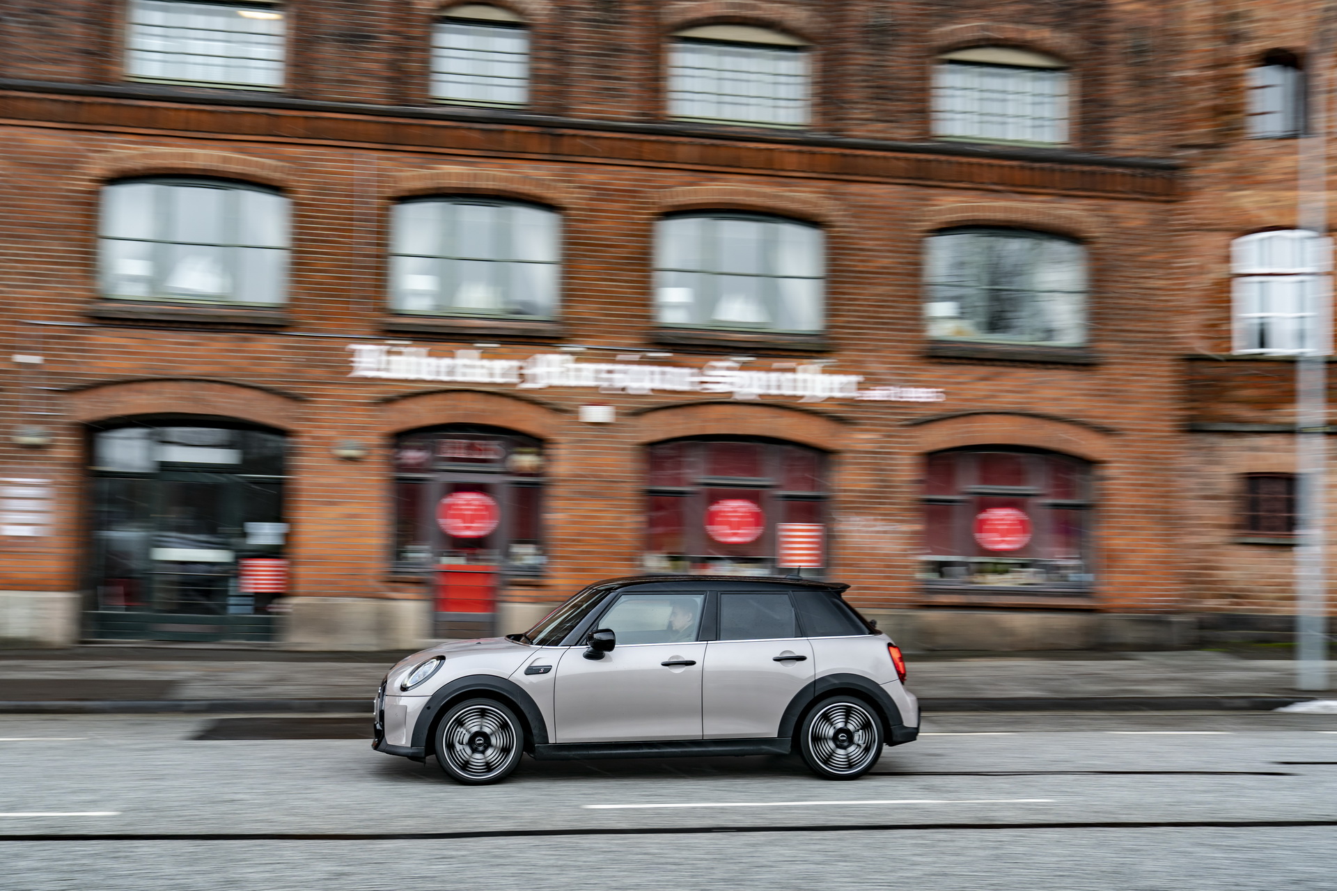 MINI’s Facelifted 5-Door Hatch Goes On Sale Across Europe | Carscoops