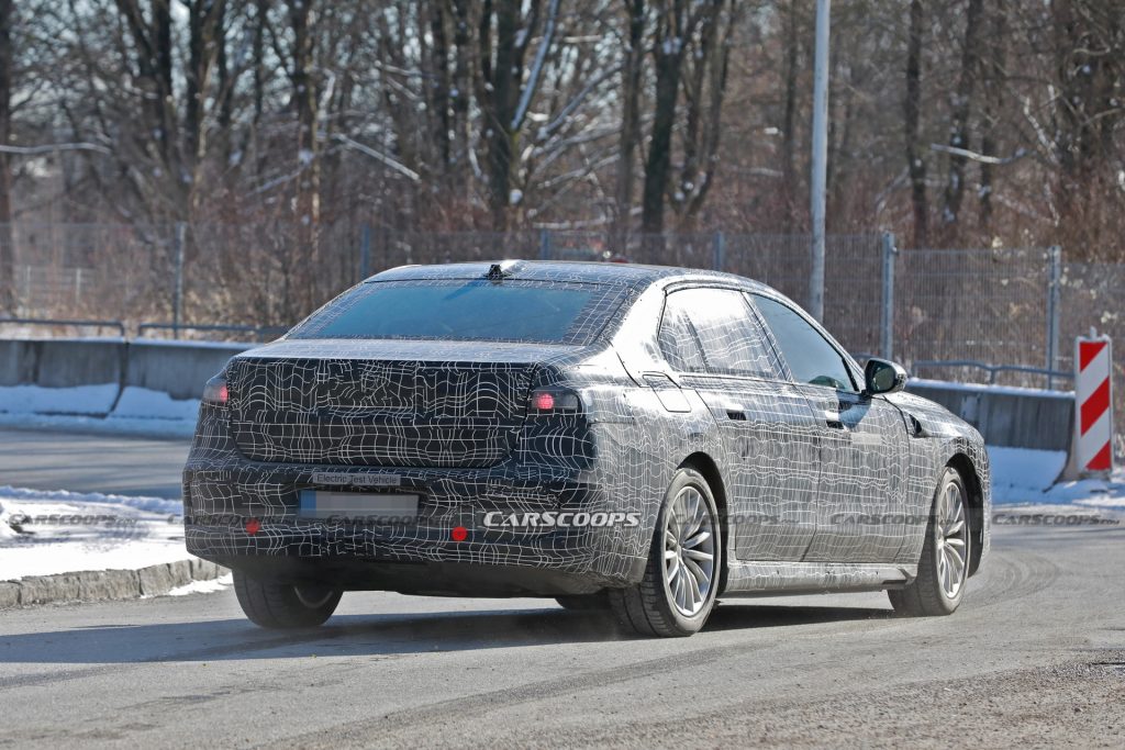 BMW Caught Testing 7-Series Alongside i7 Sporting Autonomous Drive ...