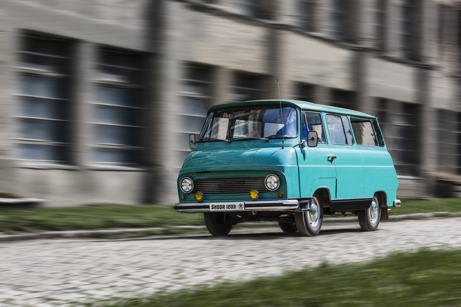 Skoda Recreates Czechoslovakia’s Favorite Transporter For The 21st ...