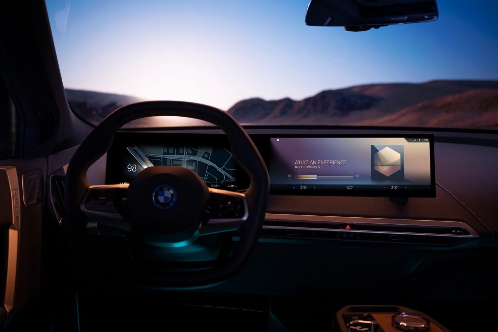 BMW Unveils iDrive 8 System That Gains New Features, Improved Graphics ...