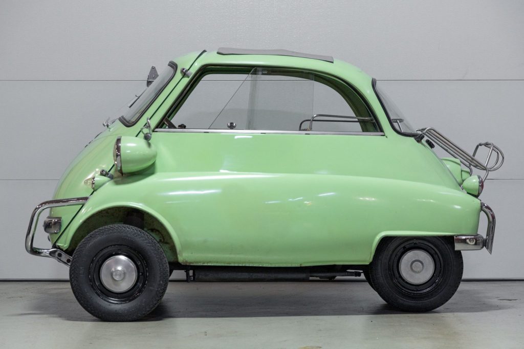 Take A Trip Back In Time With This Cute 1959 BMW Isetta | Carscoops
