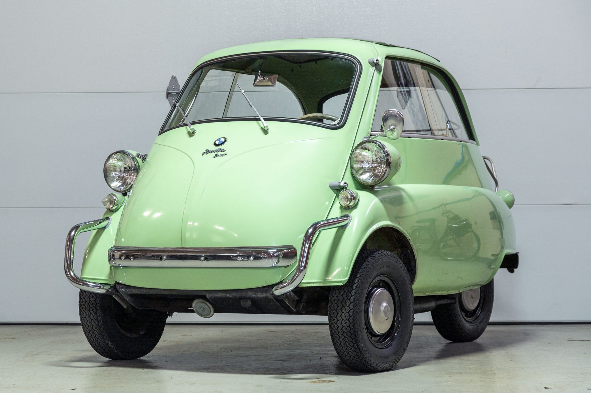 Take A Trip Back In Time With This Cute 1959 BMW Isetta | Carscoops