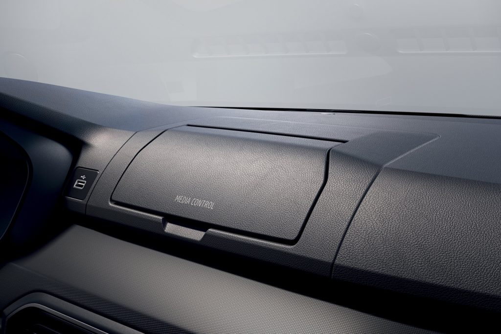 This Is How Dacia Turns Your Smartphone Into An Integrated Infotainment ...