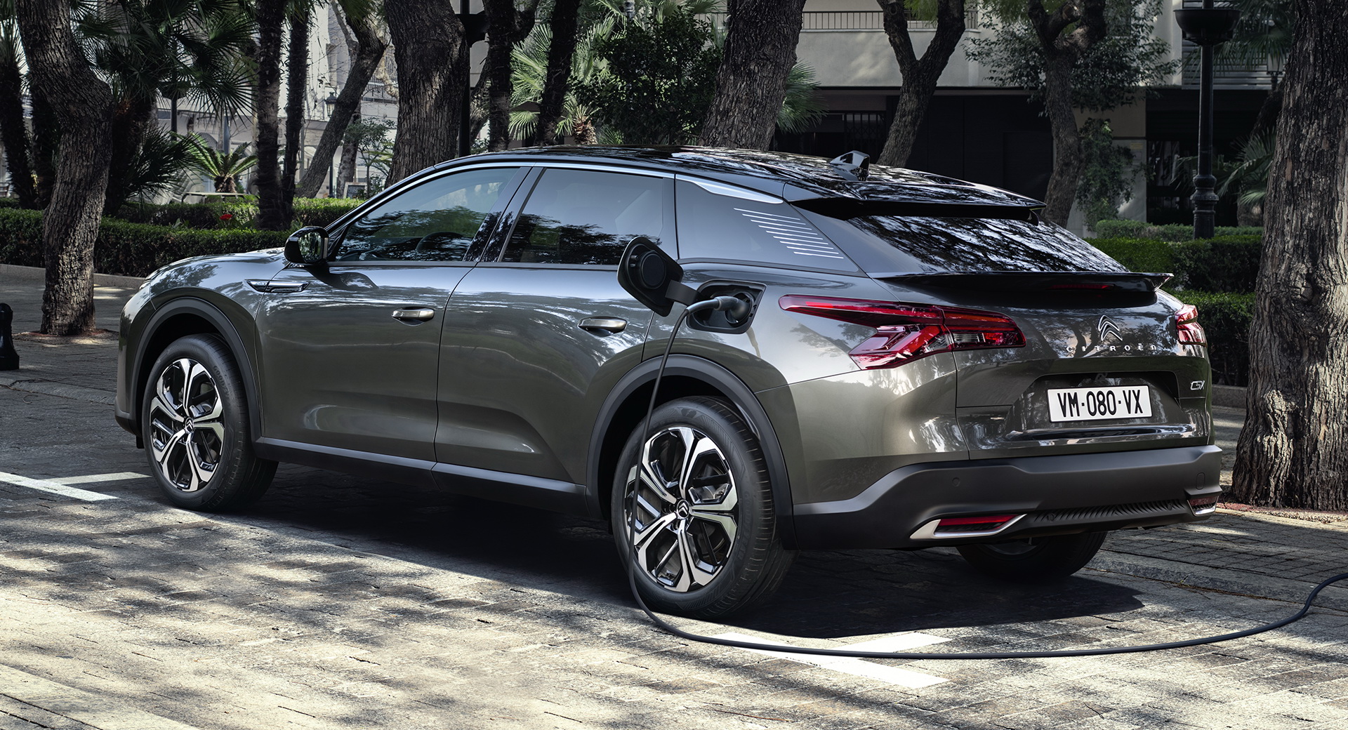 New Citroen C5 X Is A Comfort-Focused Flagship That Walks Between ...