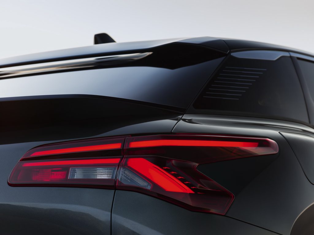 New Citroen C5 X Is A Comfort-Focused Flagship That Walks Between ...