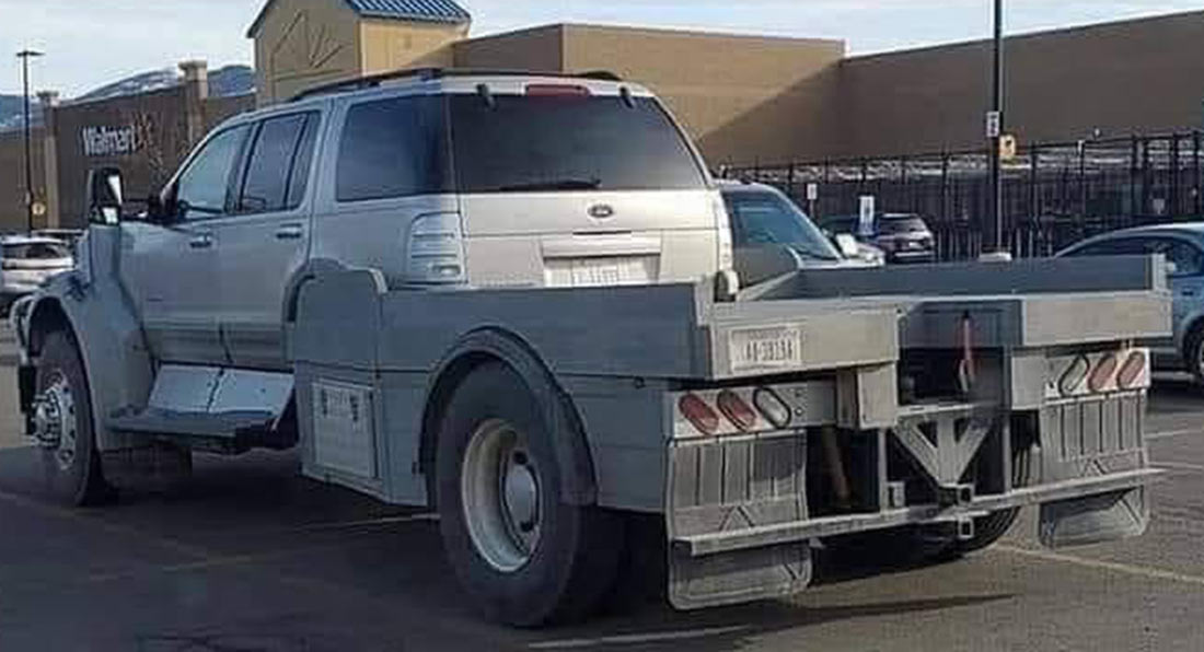 This Ford Explorer Has Been Turned Into A Semi Truck In A Bizarre Way ...