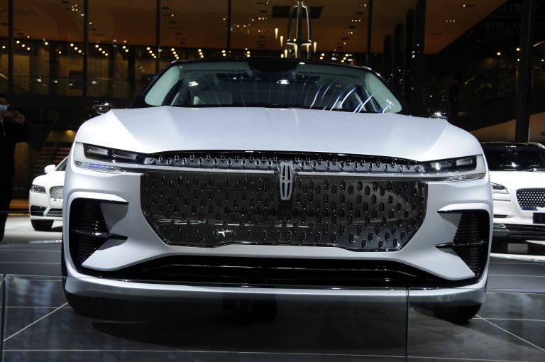 Lincoln Keeps Sedans Alive With Zephyr Reflection Concept In China ...