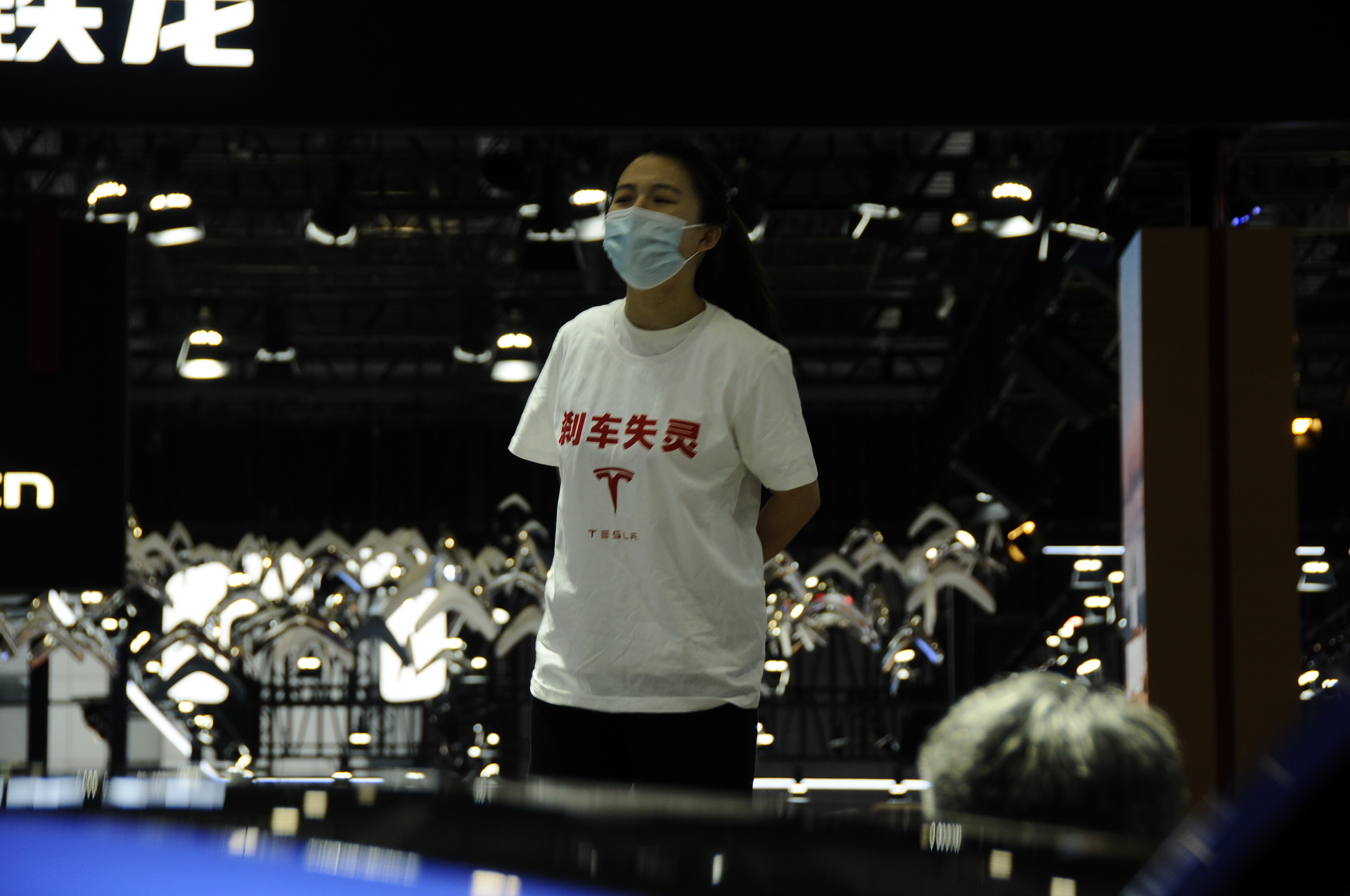 Angry Tesla Owner Jumps On Model 3 At Shanghai Show To Protest Her EV’s ...