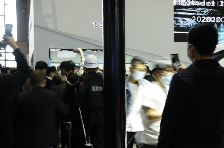 Angry Tesla Owner Jumps On Model 3 At Shanghai Show To Protest Her EV’s ...