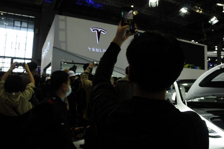 Angry Tesla Owner Jumps On Model 3 At Shanghai Show To Protest Her EV’s ...