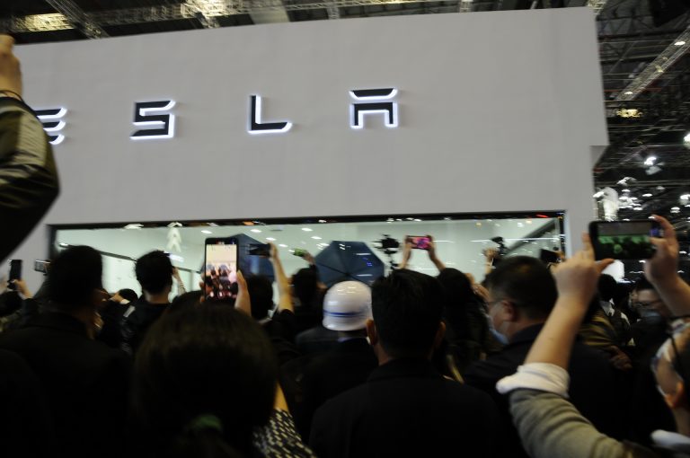 Angry Tesla Owner Jumps On Model 3 At Shanghai Show To Protest Her EV’s ...