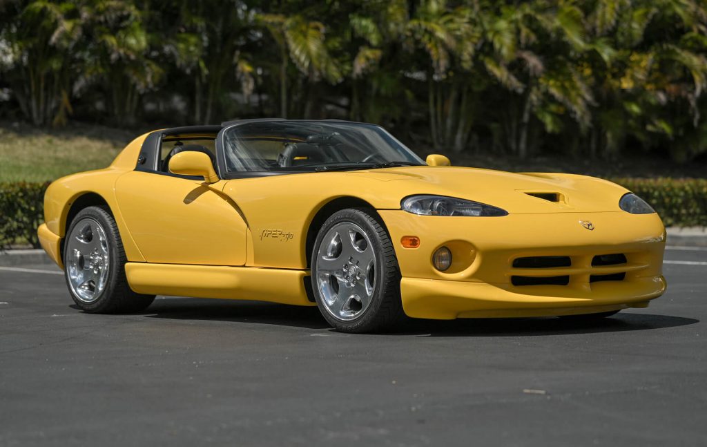 Spice Up Your Life With This Low-Mileage 2002 Dodge Viper RT/10 | Carscoops
