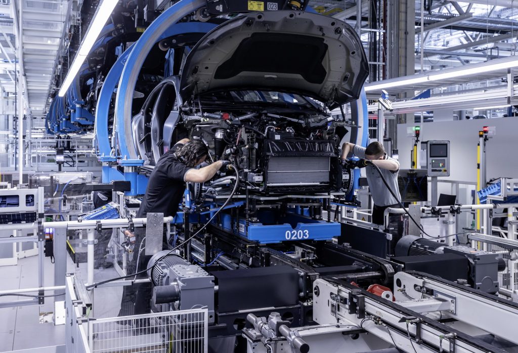 Mercedes-Benz EQS Luxury Electric Sedan Enters Production In Germany ...
