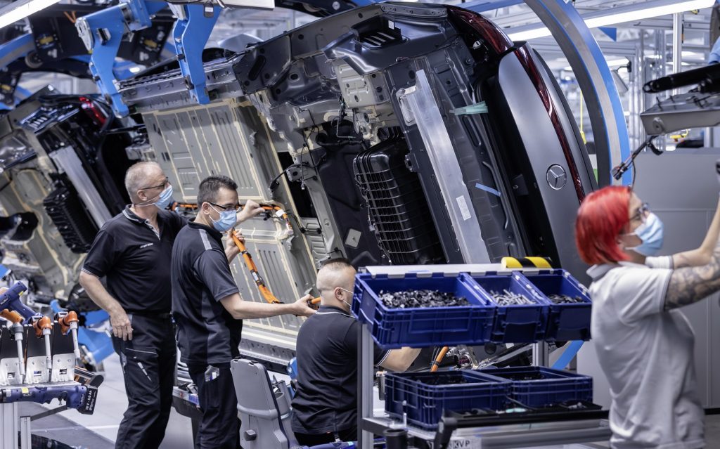 Mercedes-Benz EQS Luxury Electric Sedan Enters Production In Germany ...