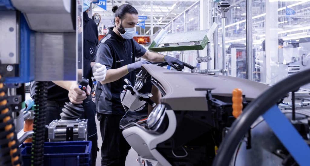 Mercedes-Benz EQS Luxury Electric Sedan Enters Production In Germany ...