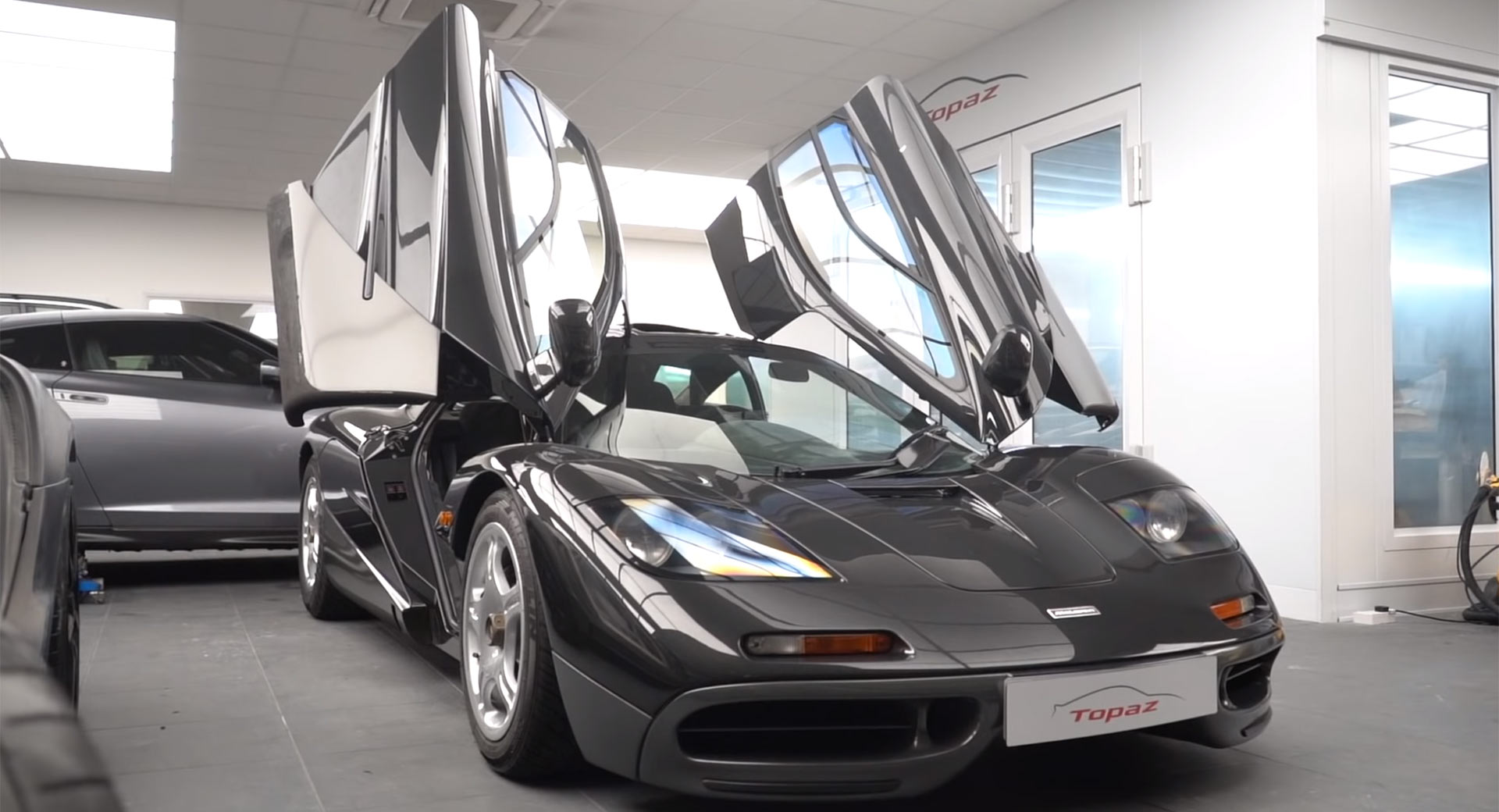 Making Sure A McLaren F1 Is Squeaky Clean Requires A Lot Of Care ...