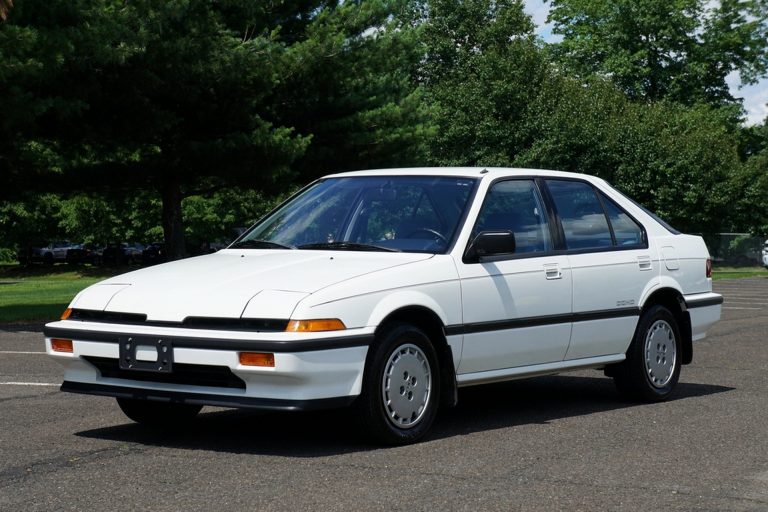 This 22k-Mile Acura Integra RS Is A True ’80s Time Capsule | Carscoops