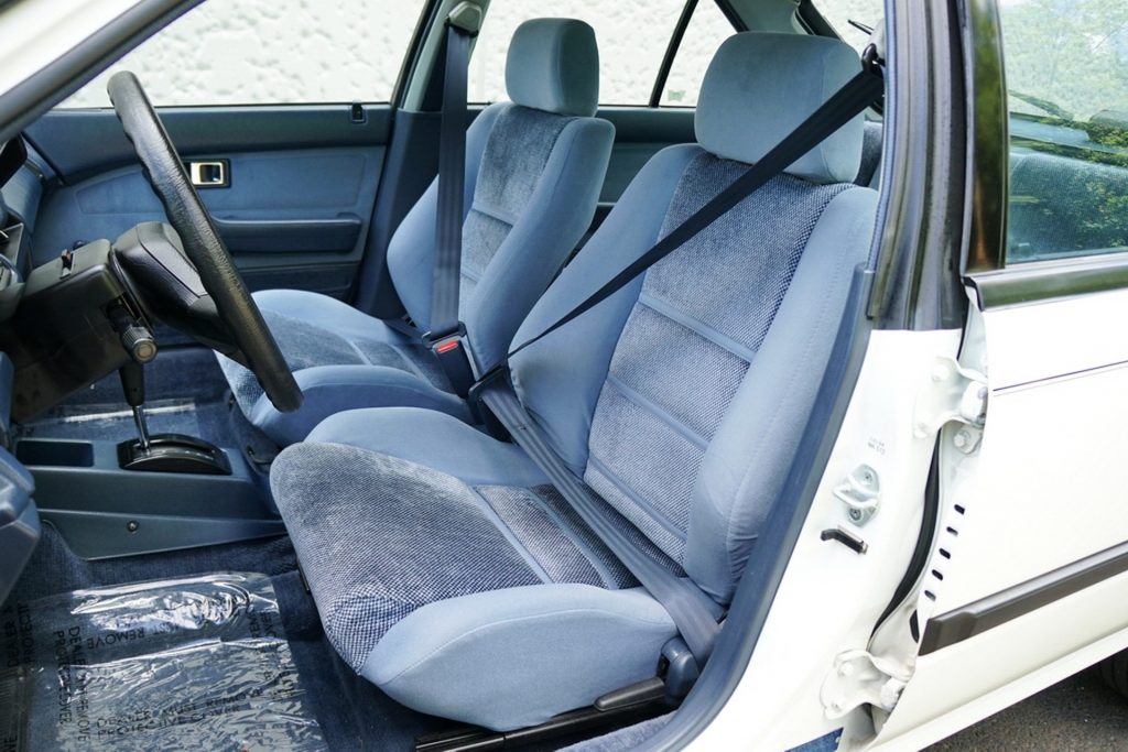 This 22k-Mile Acura Integra RS Is A True ’80s Time Capsule | Carscoops