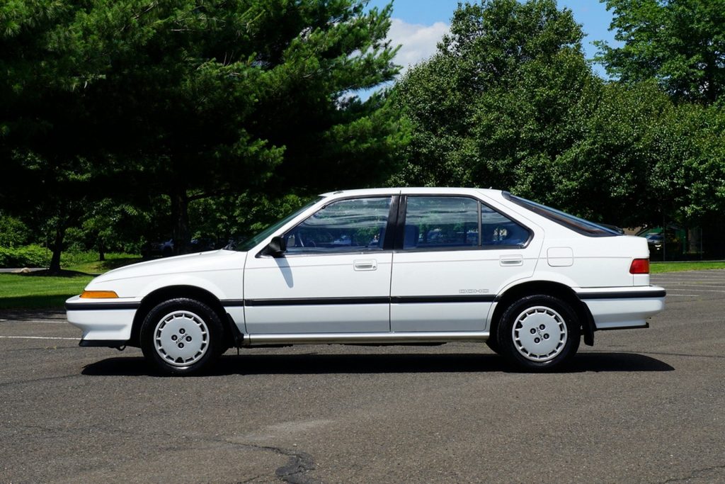 This 22k-Mile Acura Integra RS Is A True ’80s Time Capsule | Carscoops