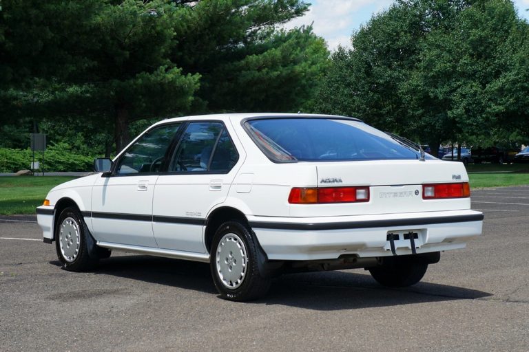 This 22k-Mile Acura Integra RS Is A True ’80s Time Capsule | Carscoops