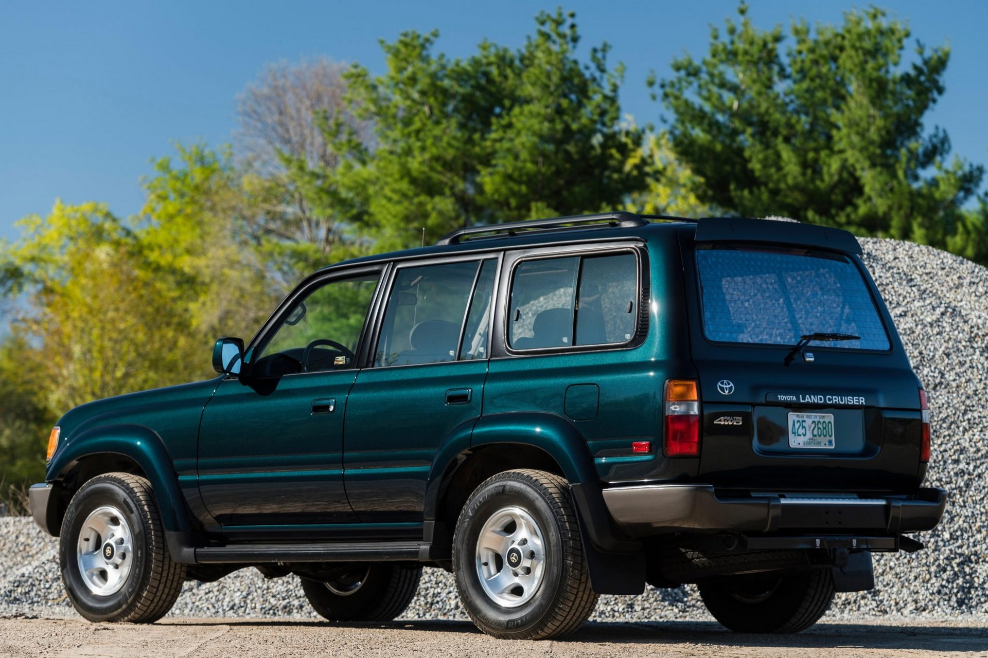 A 1k-Mile 1994 Toyota Land Cruiser Just Sold For A Whopping $136,000 ...