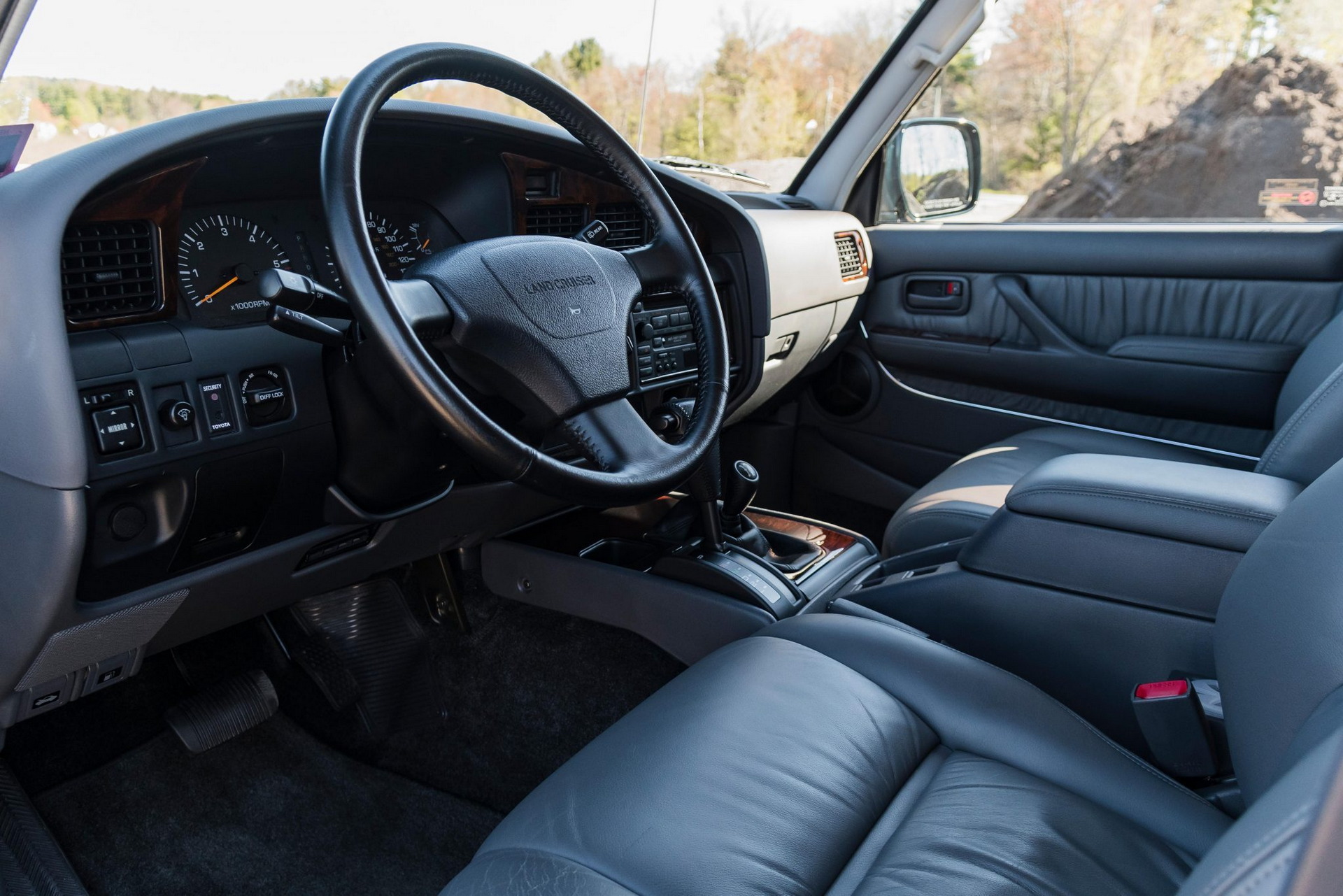 A 1k-Mile 1994 Toyota Land Cruiser Just Sold For A Whopping $136,000 ...
