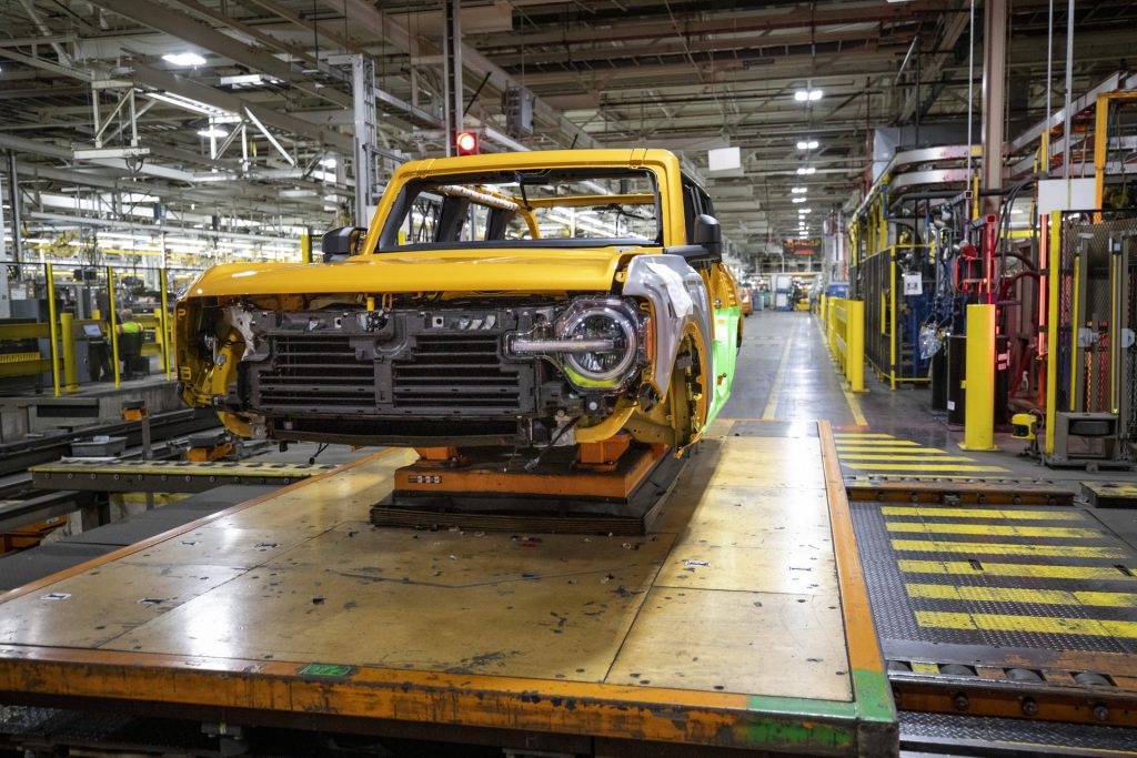 2021 Ford Bronco Finally Begins Shipping To Dealers Nationwide | Carscoops
