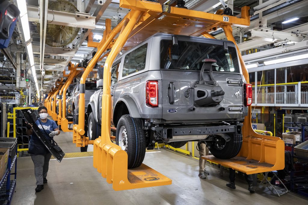 2021 Ford Bronco Finally Begins Shipping To Dealers Nationwide | Carscoops
