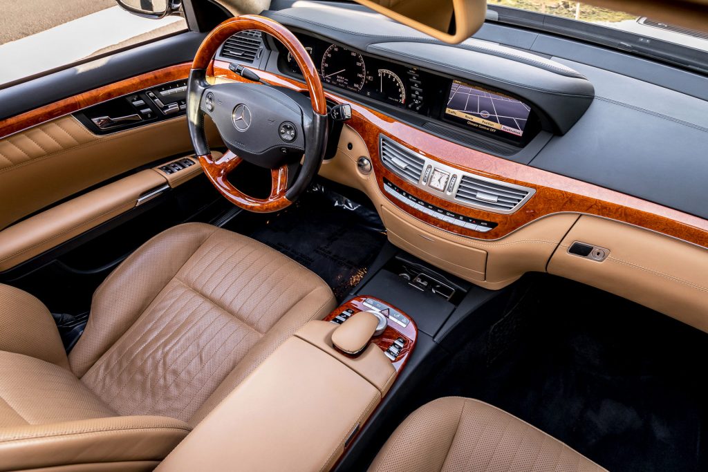 Enjoy The Luxury Of A Mercedes-Benz S550 Without Breaking The Bank ...