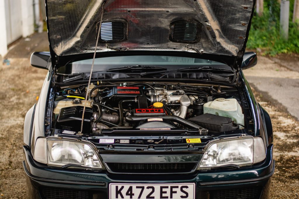 The Vauxhall Lotus Carlton Is A Hot Family Sedan That Famously Outran ...