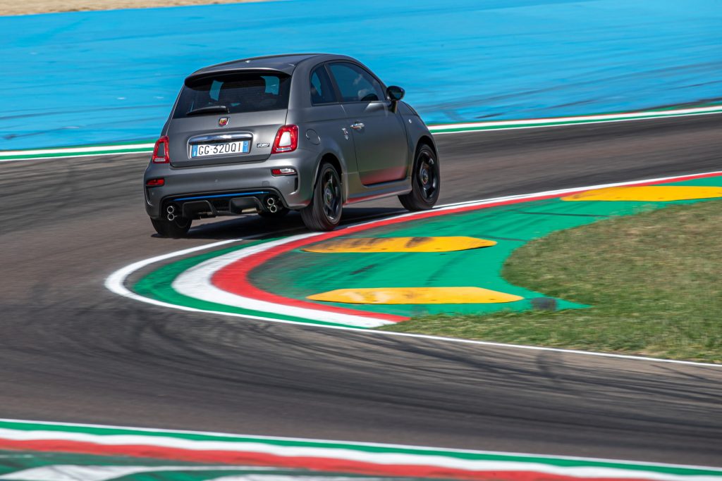 Aw, Isn’t That Cute; New Abarth F595 Has Vertically-Stacked Quad Pipes ...