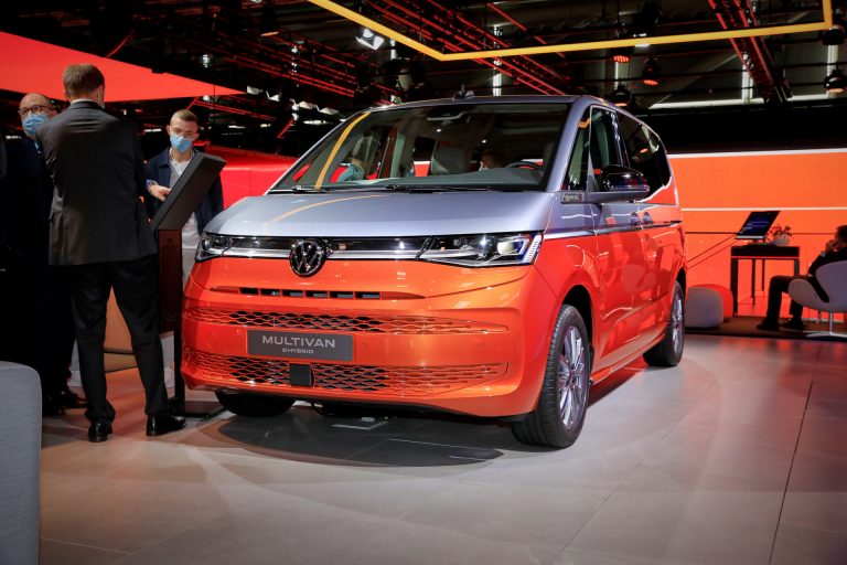 2022 VW T7 Multivan Arrives With Modern Tech, PHEV Powertrain | Carscoops