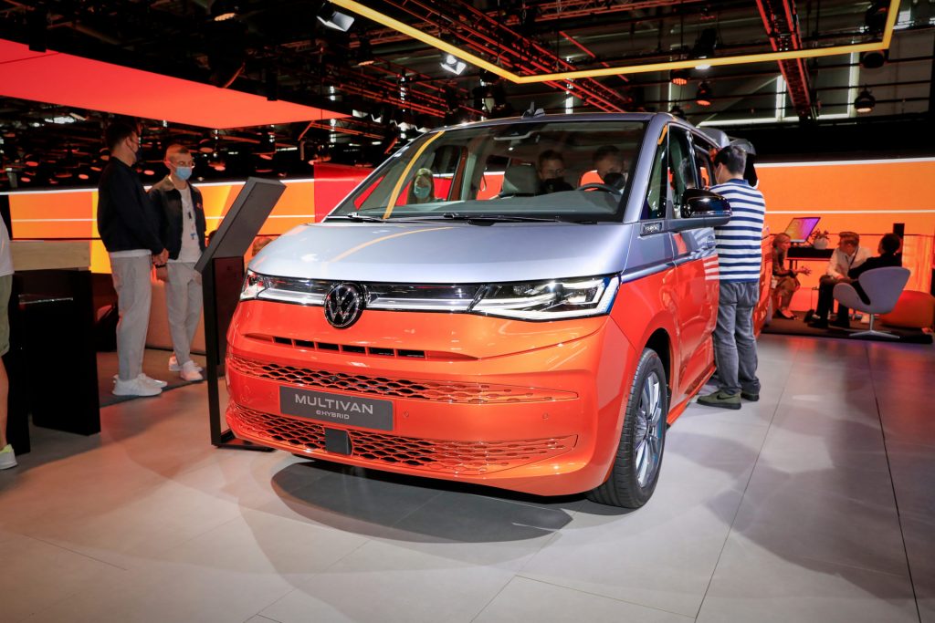 2022 VW T7 Multivan Arrives With Modern Tech, PHEV Powertrain | Carscoops
