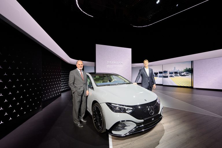 Daimler To Split Into Two Companies, Luxury Carmaker Mercedes-Benz ...