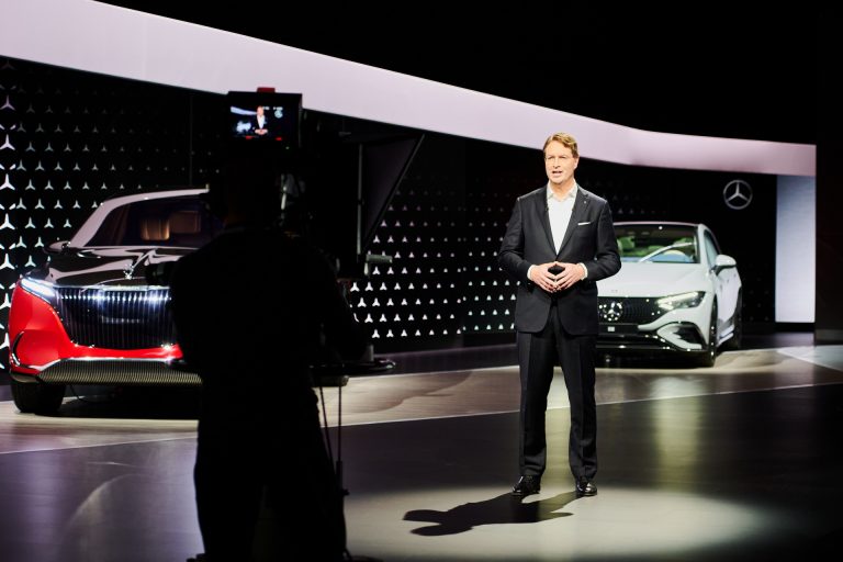 Daimler To Split Into Two Companies, Luxury Carmaker Mercedes-Benz ...