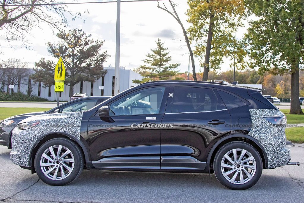 2023 Ford Kuga / Escape Facelift Caught With New Headlights And Grille ...