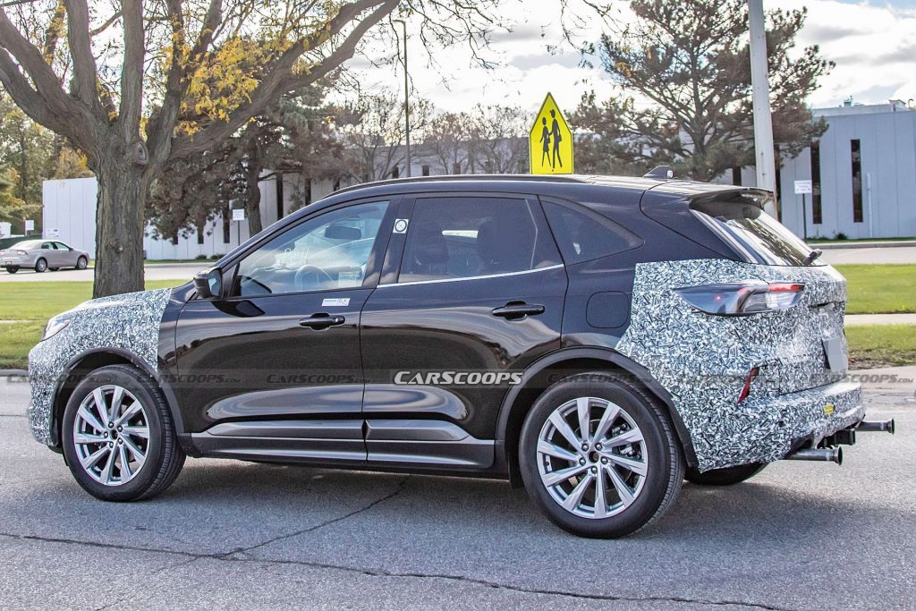 2023 Ford Kuga / Escape Facelift Caught With New Headlights And Grille ...