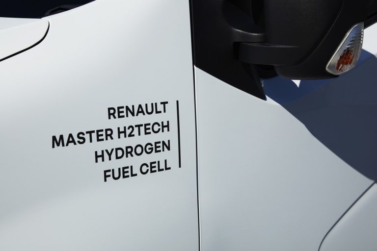 HYVIA’s Renault Master Van H2-TECH Is A Hydrogen Fuel Cell Van With A ...