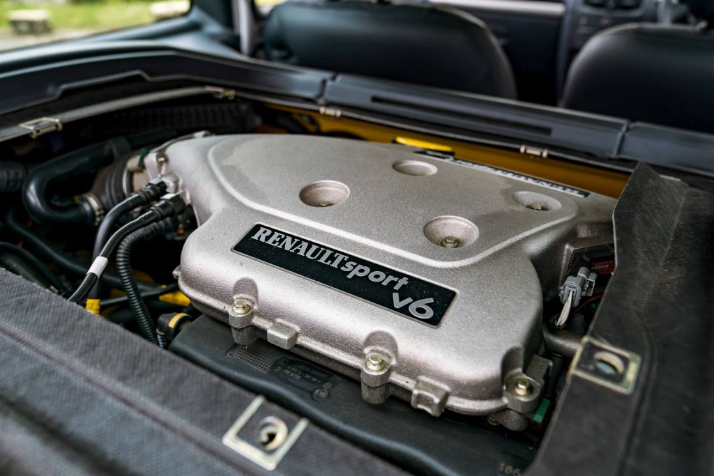 A Mint 980-Mile Renault Clio V6 Just Sold For A Record Price | Carscoops